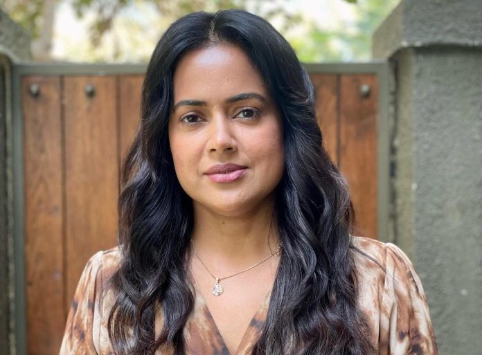 Sameera Reddy did an underwater photoshoot while wearing a bik*ini, the ...