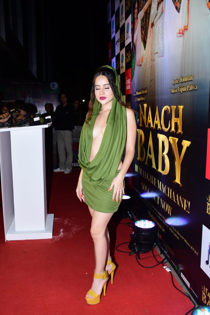 Urfi Javed made a bo*ld photoshoot wearing a front open dress, seeing people’s eyes were torn ...