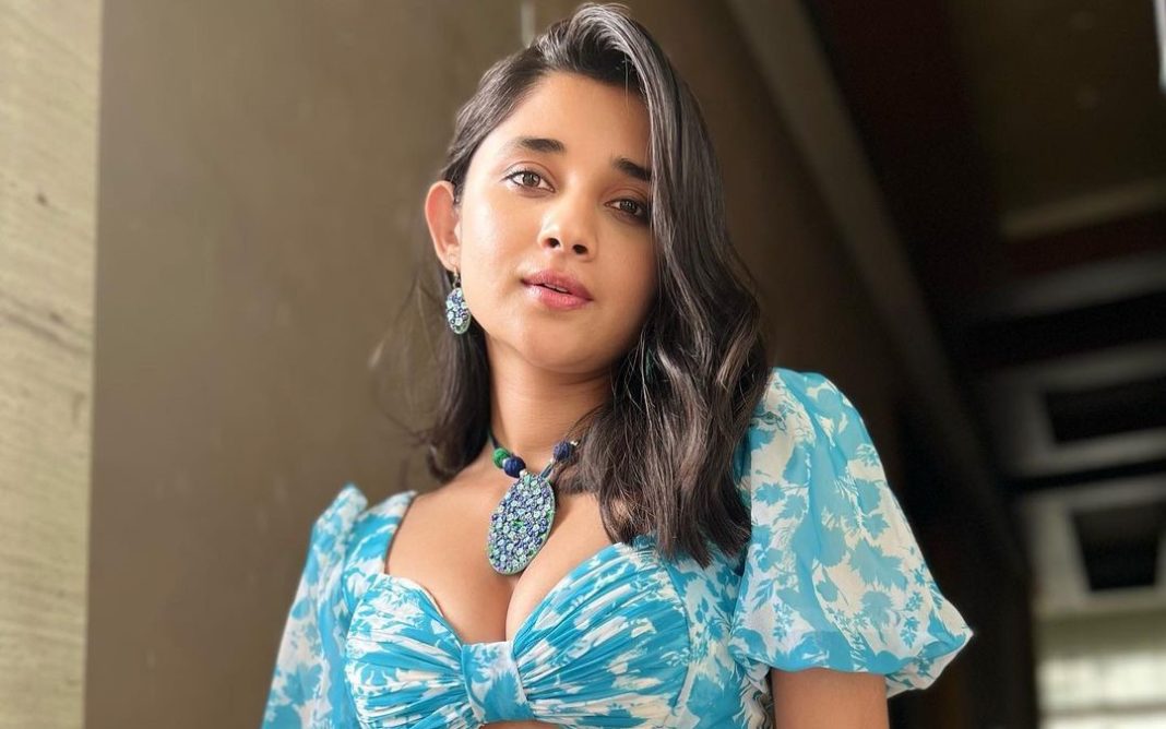 Kanika Mann made a bo*ld photoshoot wearing a short top, the eyes of ...