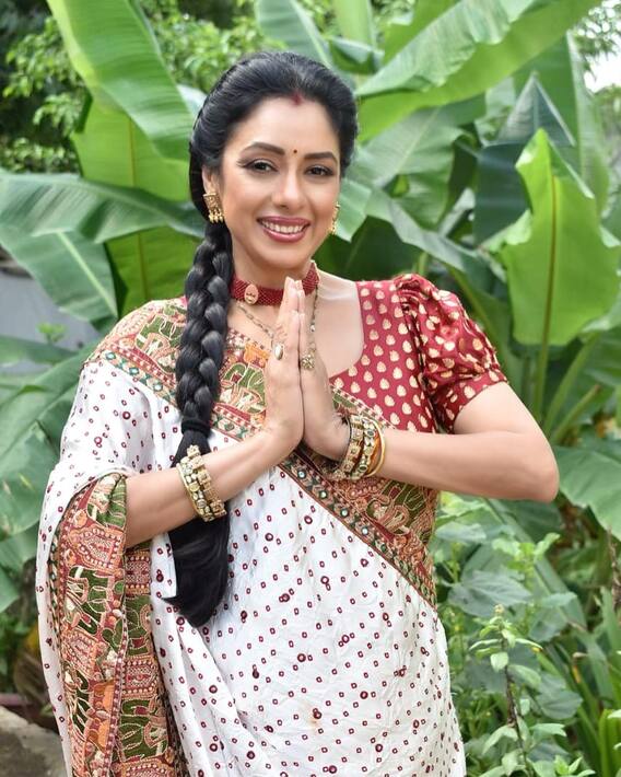 Kajal in eyes, heavy jewellery, traditional dress… Rupali Ganguly dressed in husband’s color ...