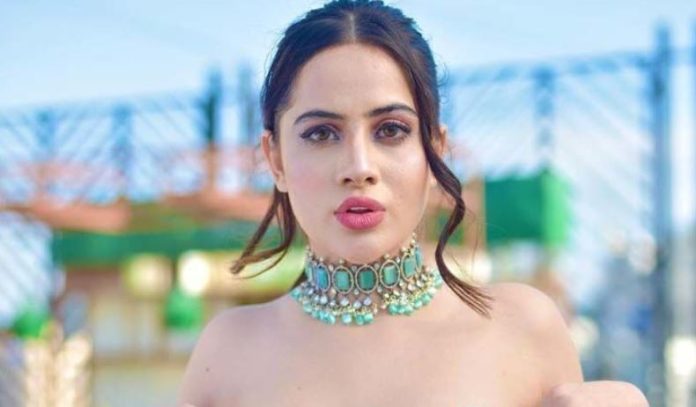 Urfi Javed wore a front open blouse with sari, showed cleavage, the ...