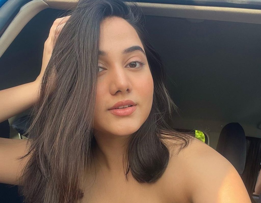 Asfi javed crossed limit of bo*ldness, wore braless too much revealing gown, beats urfi javed in ...