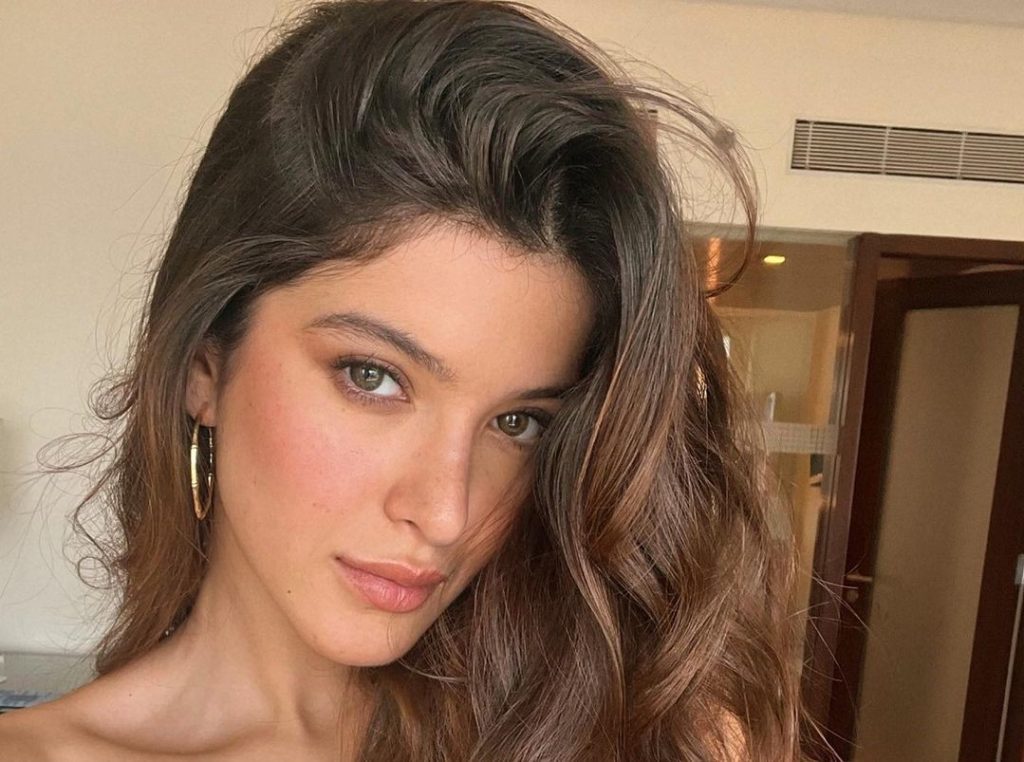 Shanaya Kapoor unbuttoned her coat without wearing a bra, such a photoshoot, fans were shocked ...