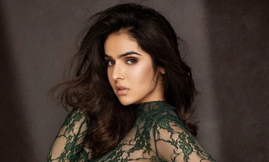 Siddhika Sharma created a ruckus by going braless! People get disturbed ...