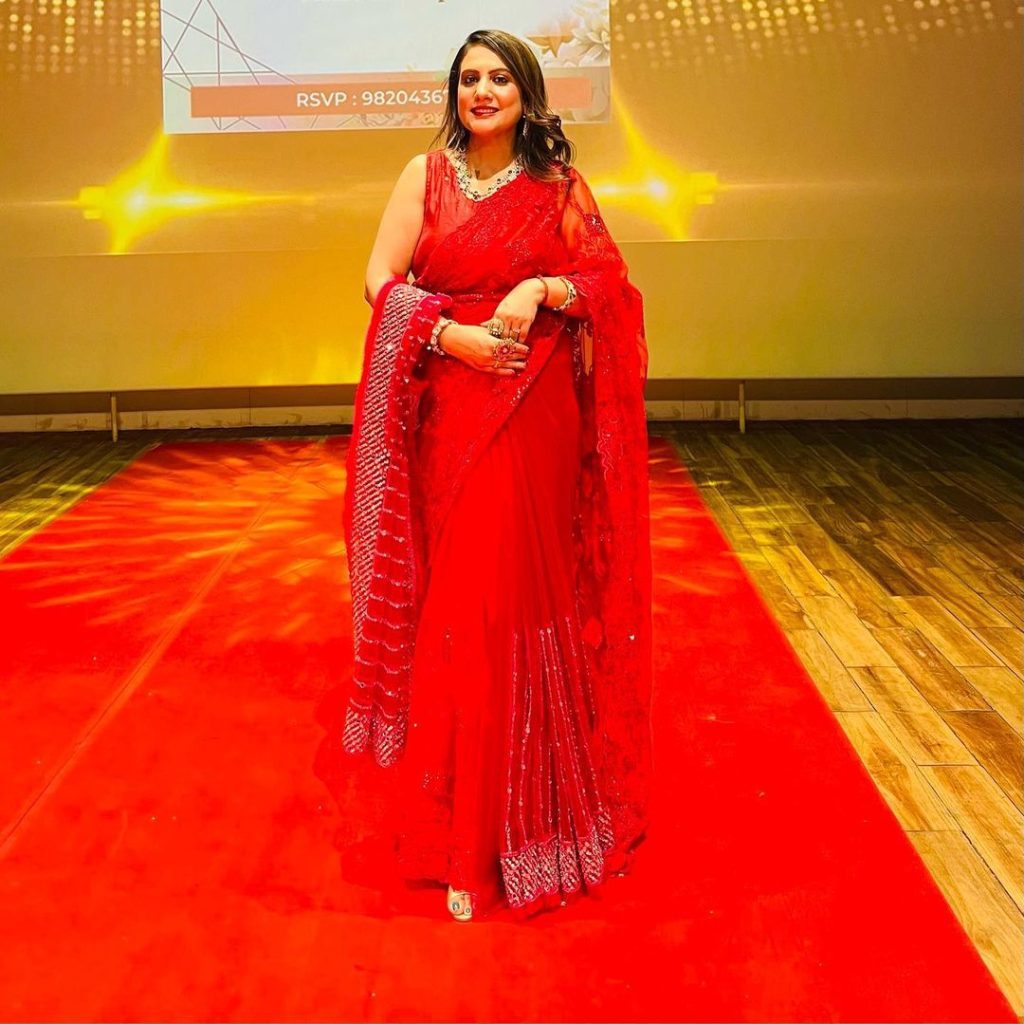 IAS did ramp walk, looked very beautiful in red double layer saree, see ...