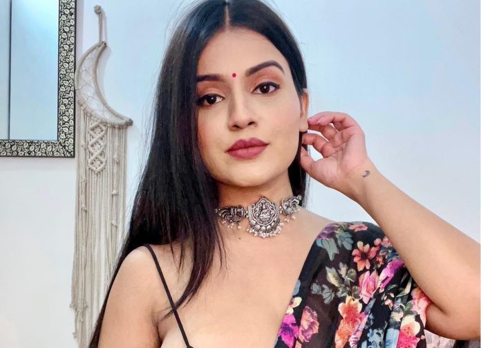 Nidhi Chaudhary gave such tips without wearing a blouse, people trolled ...