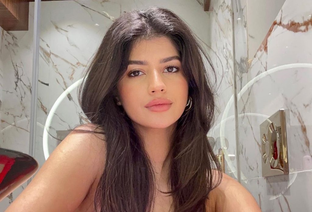 Anjini Dhawan left big actresses behind in bo*ldness! Killer figure ...