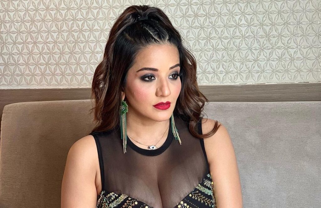 Bhojpuri actress Monalisa showed bo*ldness at the age of 40, gave hot poses in bik*ini and ...