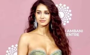 Disha Patani reached the event wearing such a dress, netizens trolled her fiercely - informalnewz