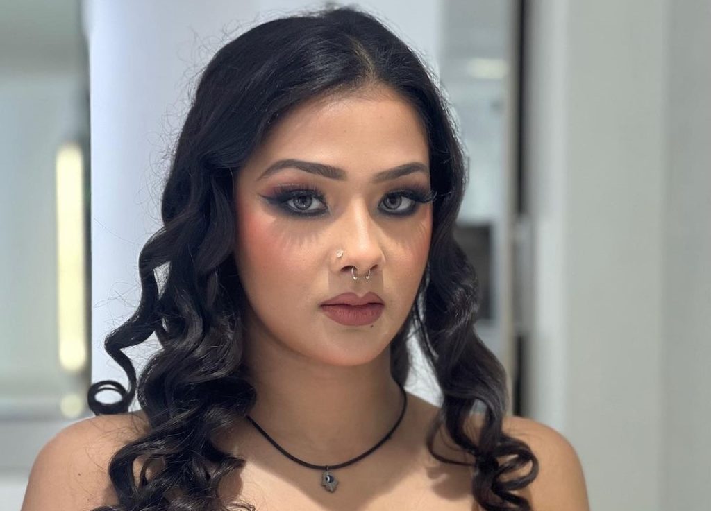 Namrata Malla flaunted her cleavage wearing a crop top, fans also went crazy after seeing the ...