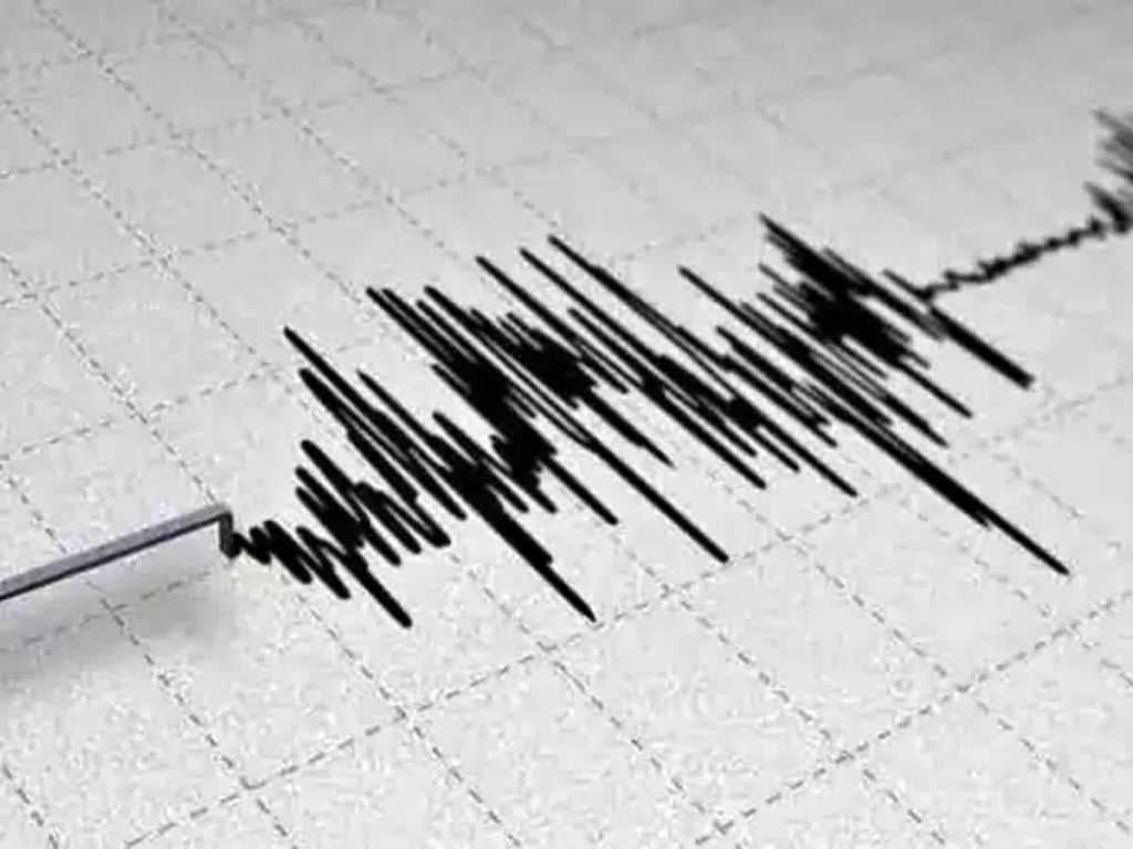 Delhi-NCR earthquake: Strong tremors of earthquake felt in Delhi-NCR ...