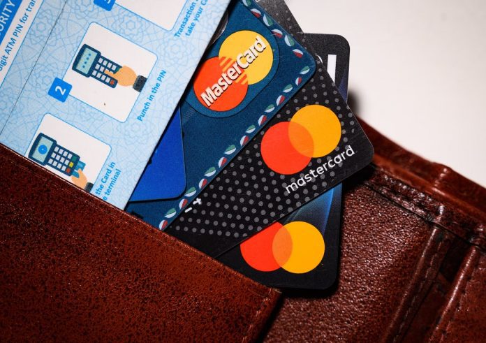 Credit Card Offers: These 4 banks are offering huge discounts and ...