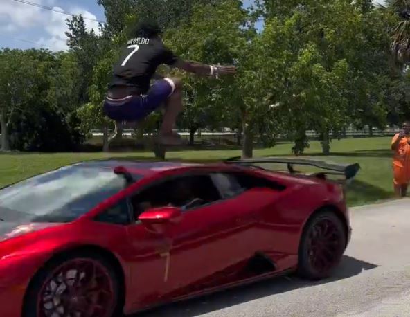 YouTuber Speed did a dangerous stunt with a sports car, the video went ...