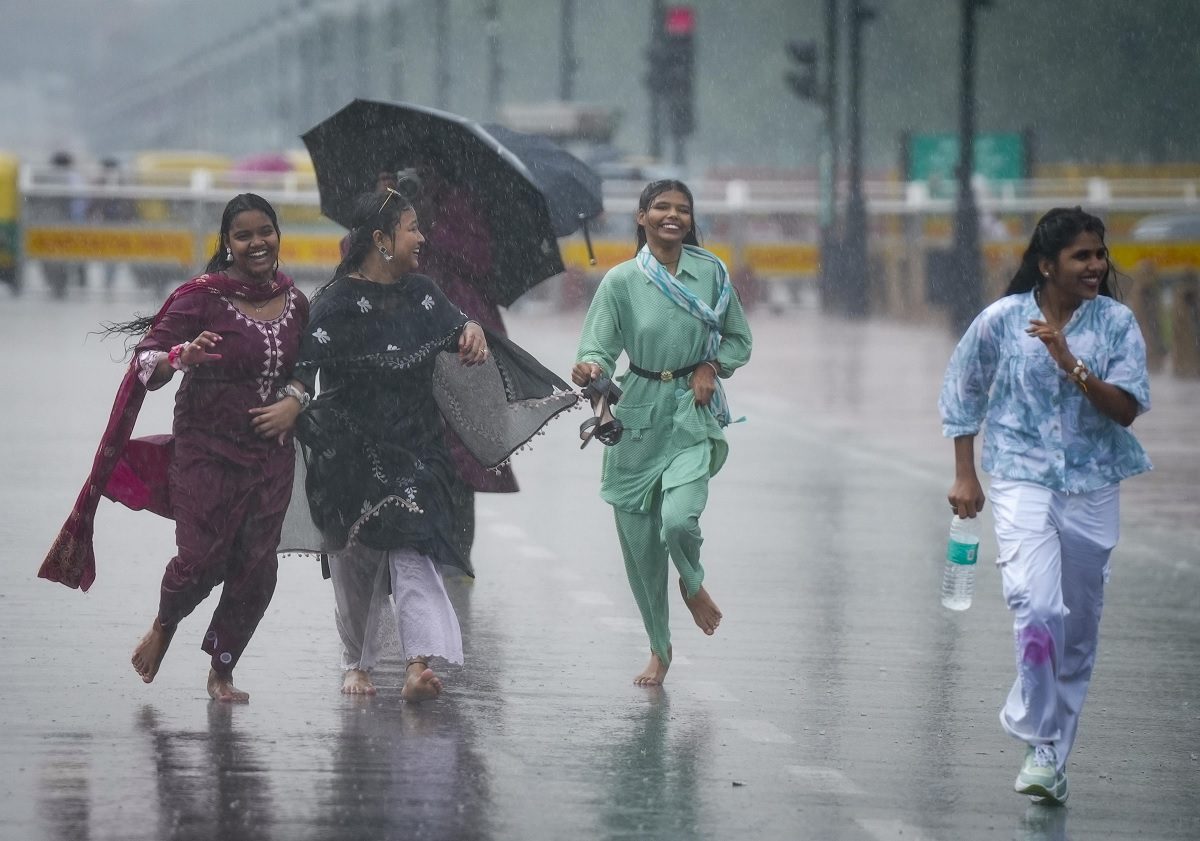 IMD Rainfall Alert: Heavy rain expected for next 4 days due to cyclonic ...