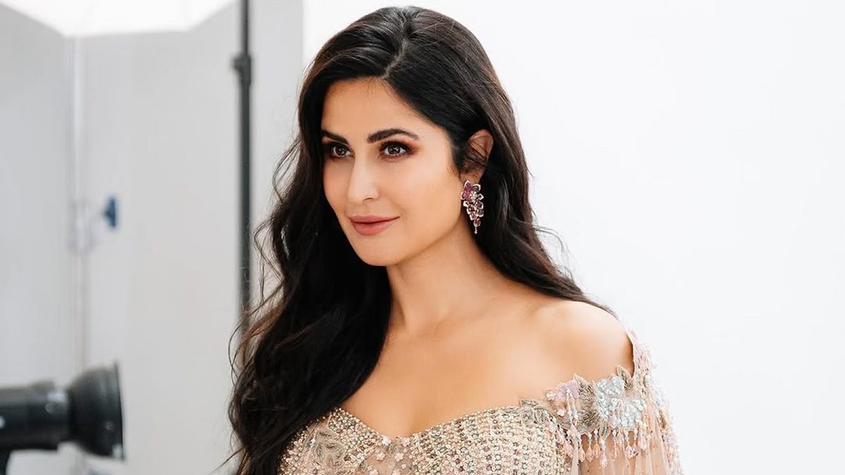 Katrina Kaif gave birth to a son on November 7, becoming a mother at the age of 42. - informalnewz